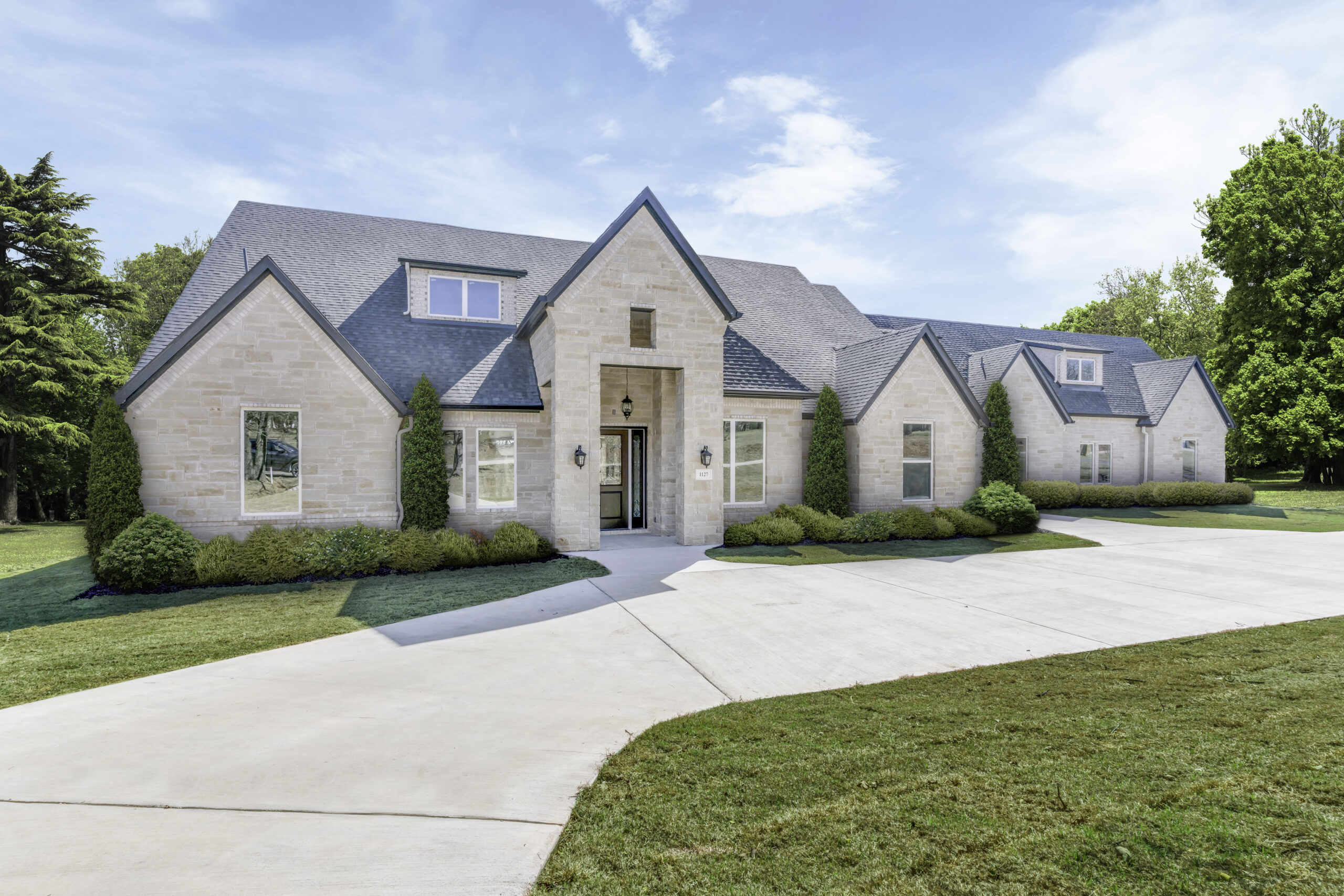 Custom Home Builder and Commercial Contractor - LEVELTX